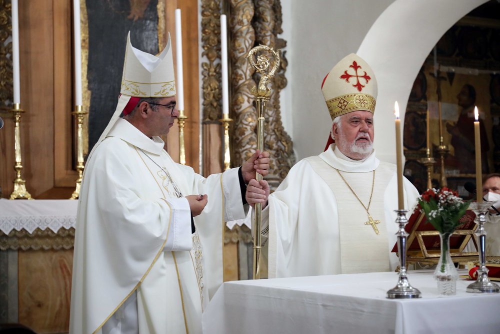 Με χαρά και αγαλλίαση η ενθρόνιση του Αρχιεπισκόπου Ιωσήφ στη Νάξο ...