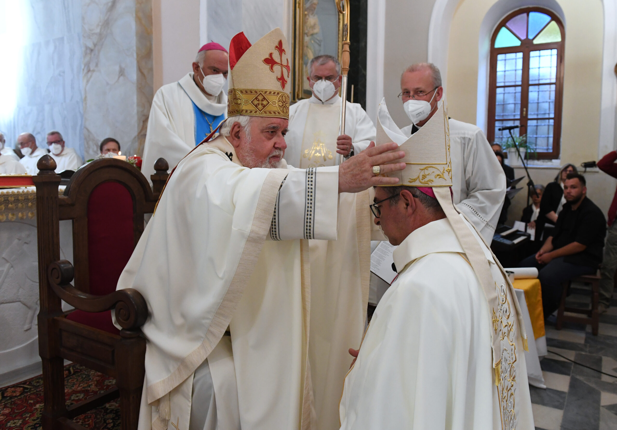 Η ΧΕΙΡΟΤΟΝΙΑ ΤΟΥ ΝΕΟΥ ΑΡΧΙΕΠΙΣΚΟΠΟΥ Π. ΙΩΣΗΦ - Καθολική Αρχιεπισκοπή ...