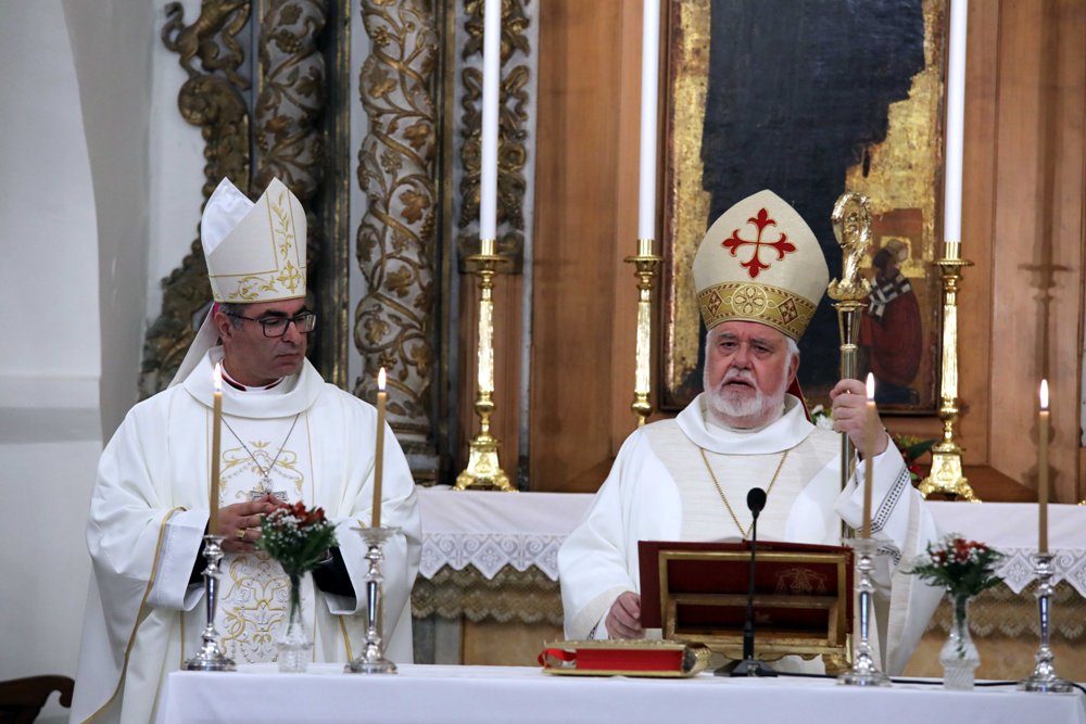 Σεβασμιότατος Νικόλαος προς Αρχιεπίσκοπο Ιωσήφ: Τα έτη σου πολλά και ...
