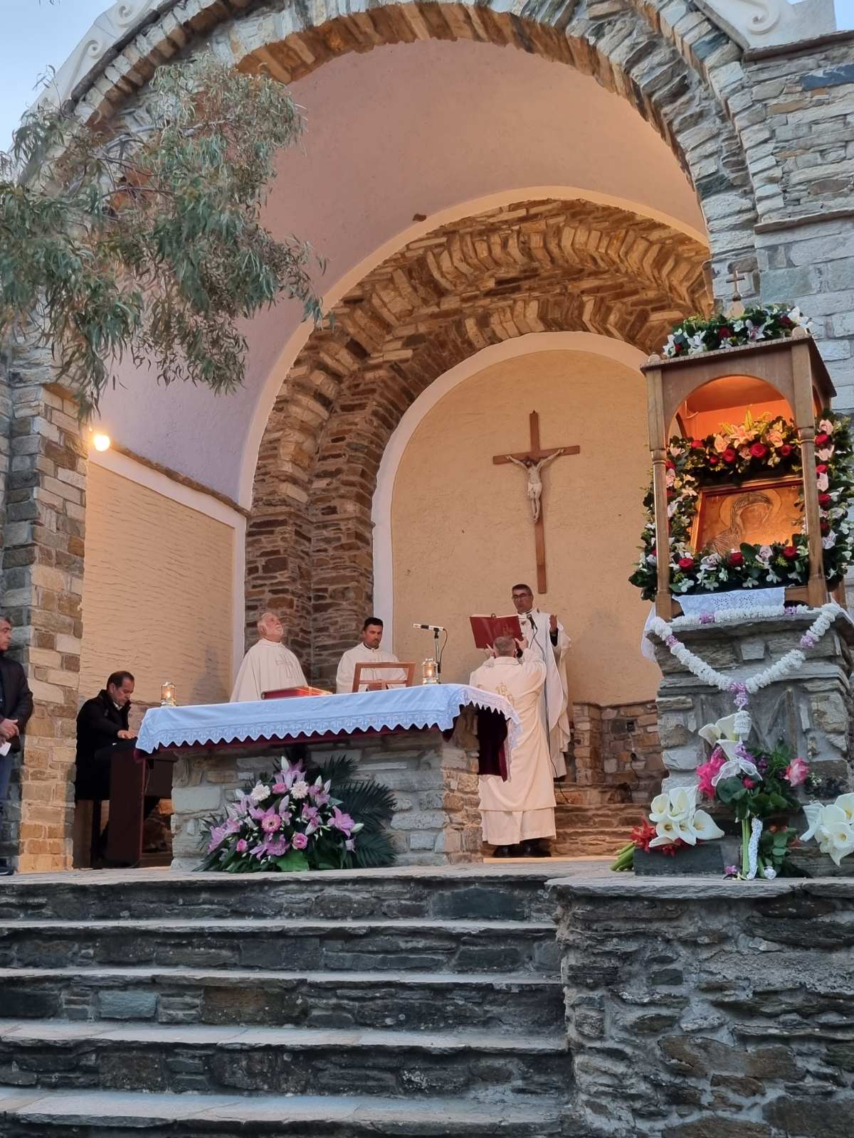 Η πανήγυρη της Παναγίας της Βρυσιώτισσας - Καθολική Αρχιεπισκοπή Νάξου ...
